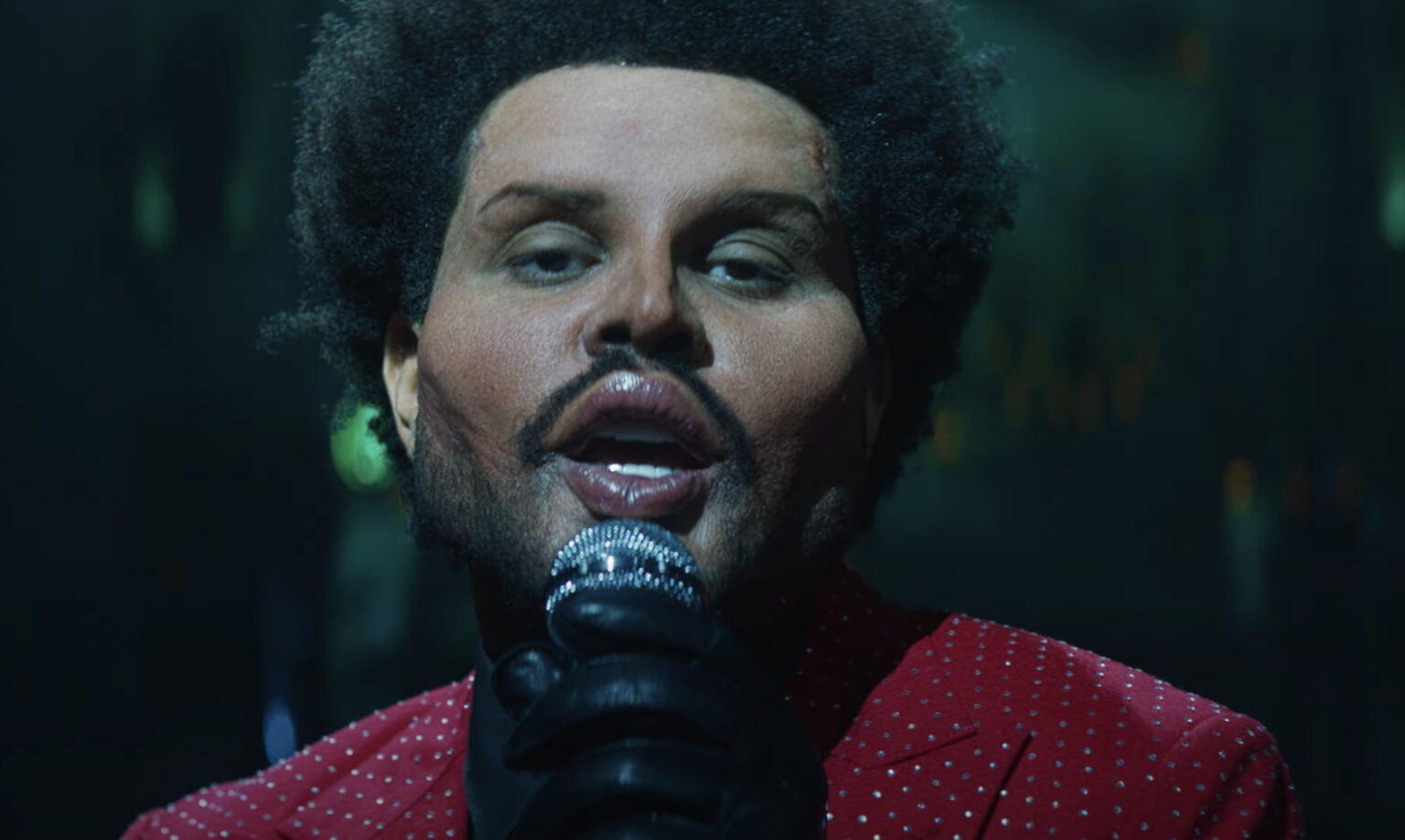 La nueva cara de The Weeknd en el vídeo de 'Save Your Tears' - aMENzing