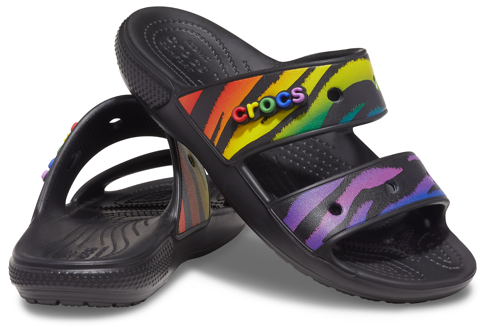 Crocs lanza su colección para el Pride - aMENzing